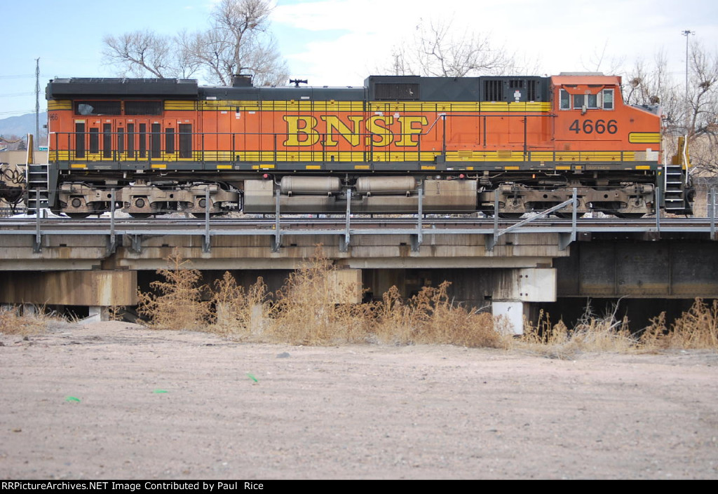 BNSF 4666